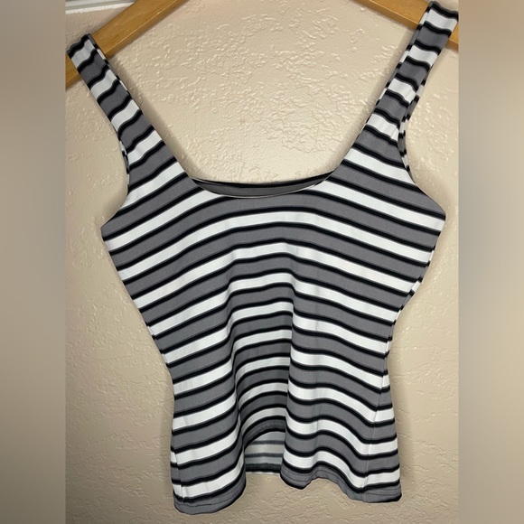 Body I.D. | Tops | Body Id Womans Top Black White Small | Poshmark